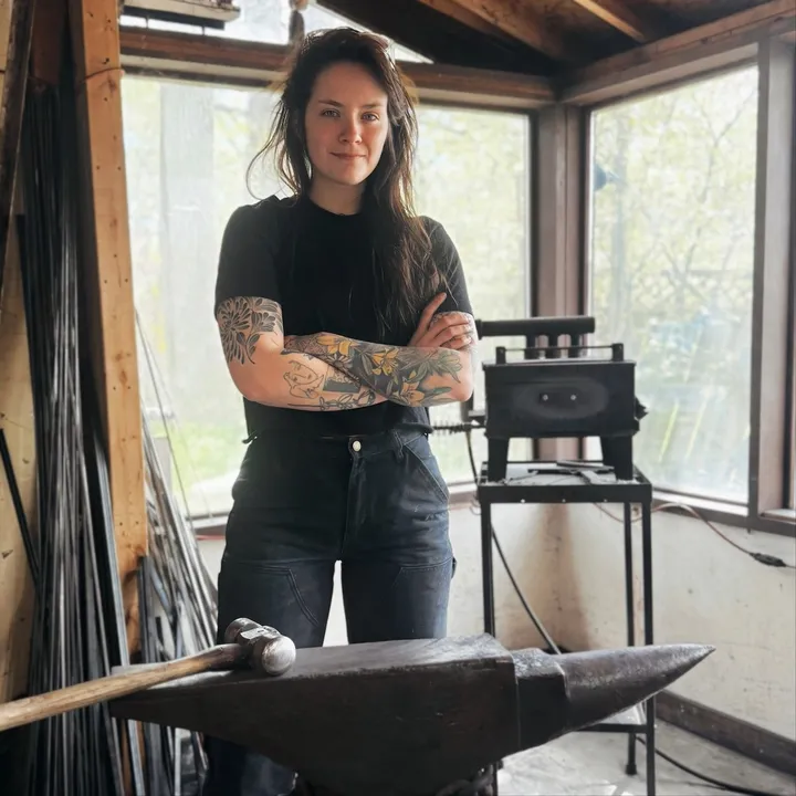 AnvilAnna (@anvil.anna) - Urlebird